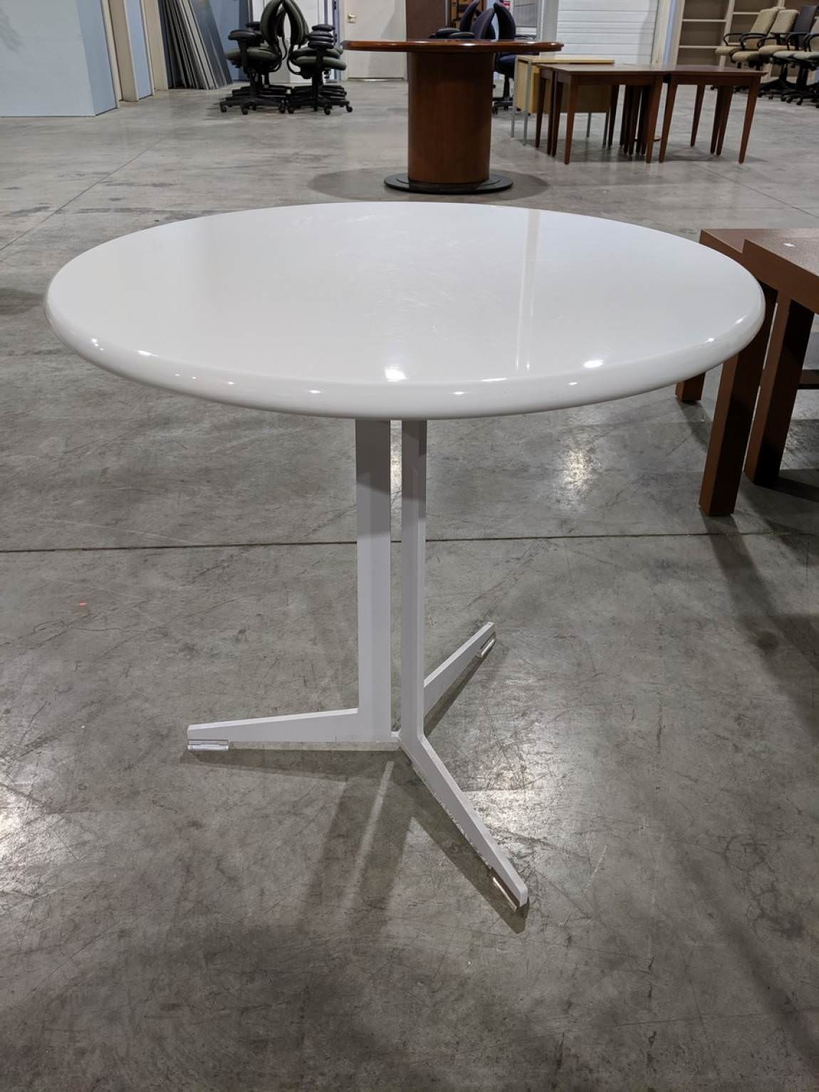 White Round White Table â€“ 25.5 Inch Wide