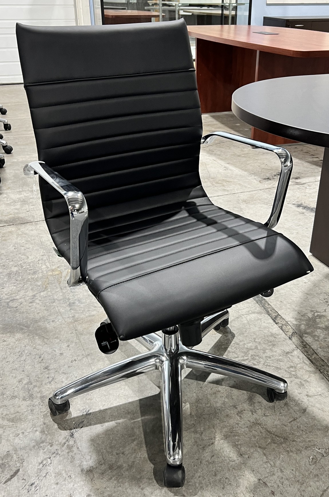 Black Leather Mid Back Conference Room Chair | Zetti by Corp Design